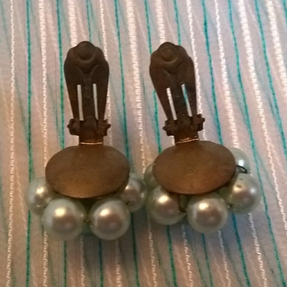 Vintage | Jewelry | Pretty Pearly Cluster Earrings Vintage Clip Ons ...